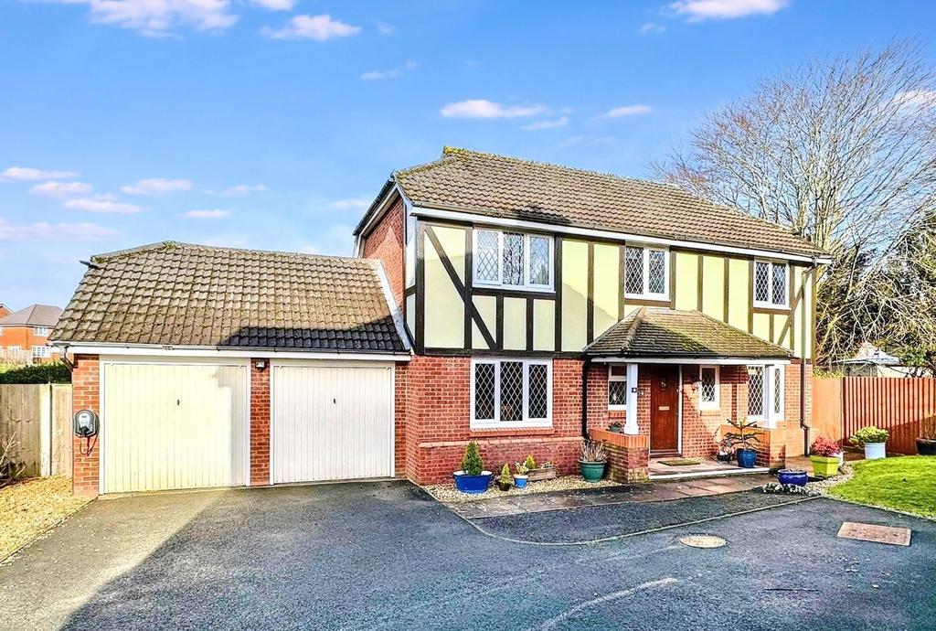 Dale Drive, Holmer, Hereford, HR4 4 bed detached house - £475,000