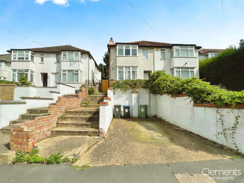 Lawn Lane, Hemel Hempstead HP3 3 bed semi-detached house - £400,000