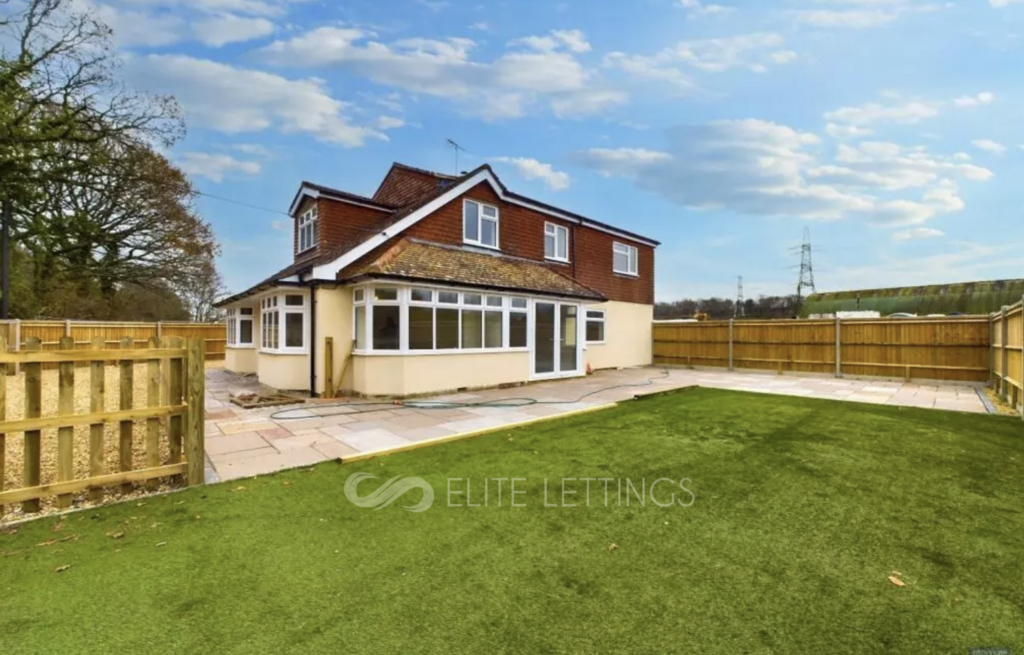 Castle Lane, North Baddesley SO52 6 bed detached house - £3,950 pcm (£ ...