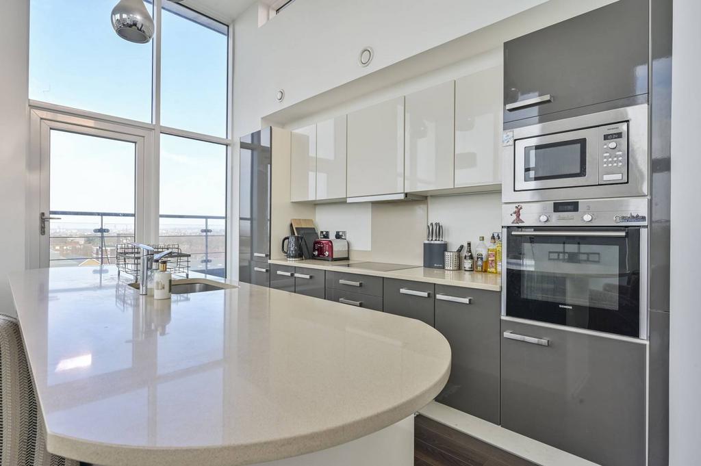 Roehampton Lane, Roehampton, London... 2 bed penthouse for sale - £800,000
