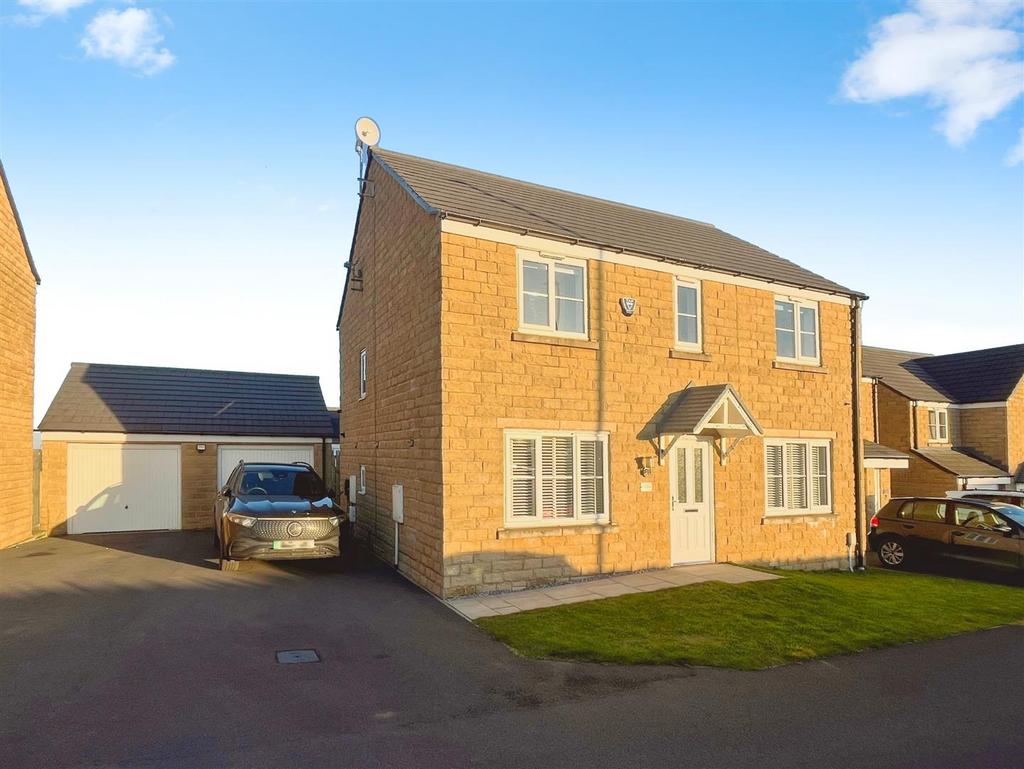 Haigh Close, Huddersfield HD3 4 bed detached house for sale - £360,000