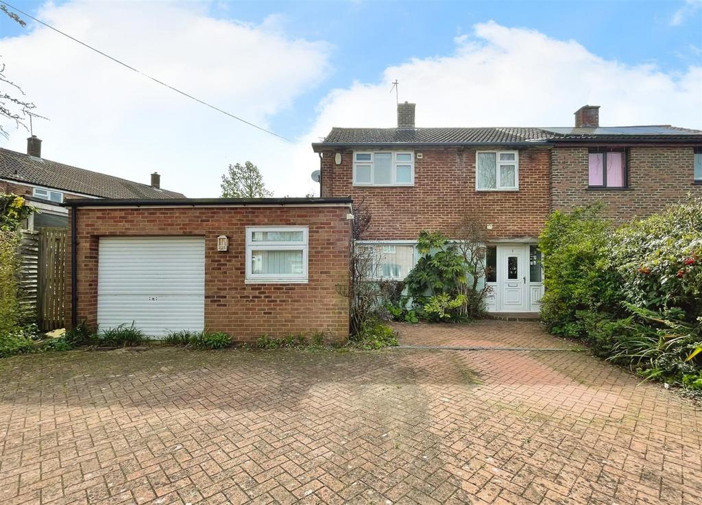 Alldicks Road, Hemel Hempstead HP3 4 bed semi-detached house - £490,000