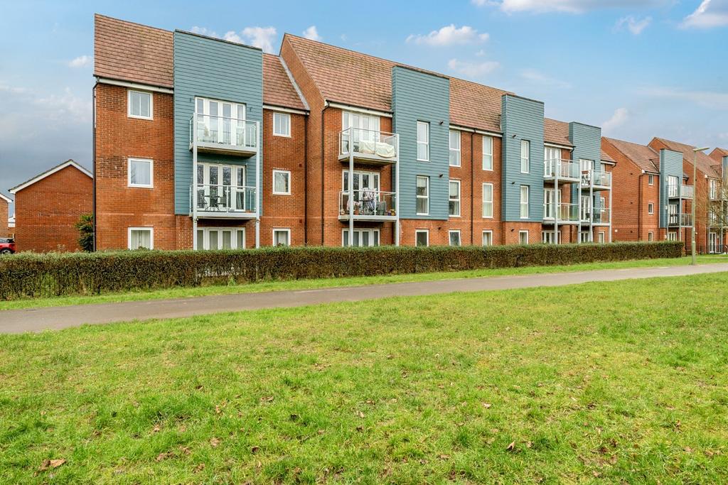 Dakota Way, Eastleigh, Hampshire, SO50 2 bed flat - £230,000