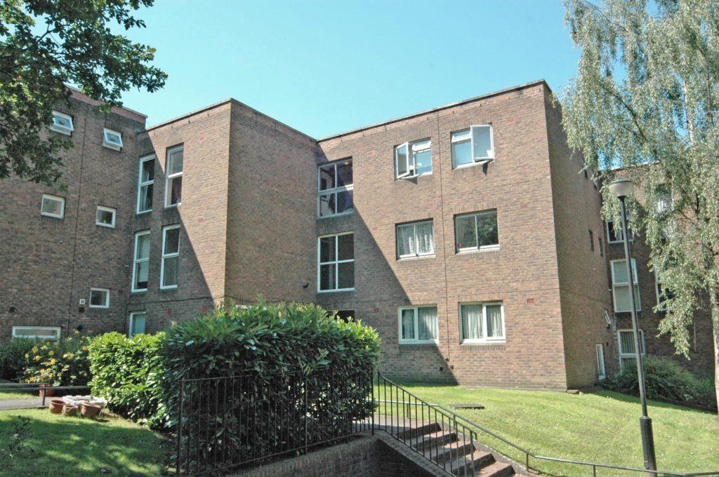 Garrick Close, Ealing W5 1AT 2 bed flat - £410,000