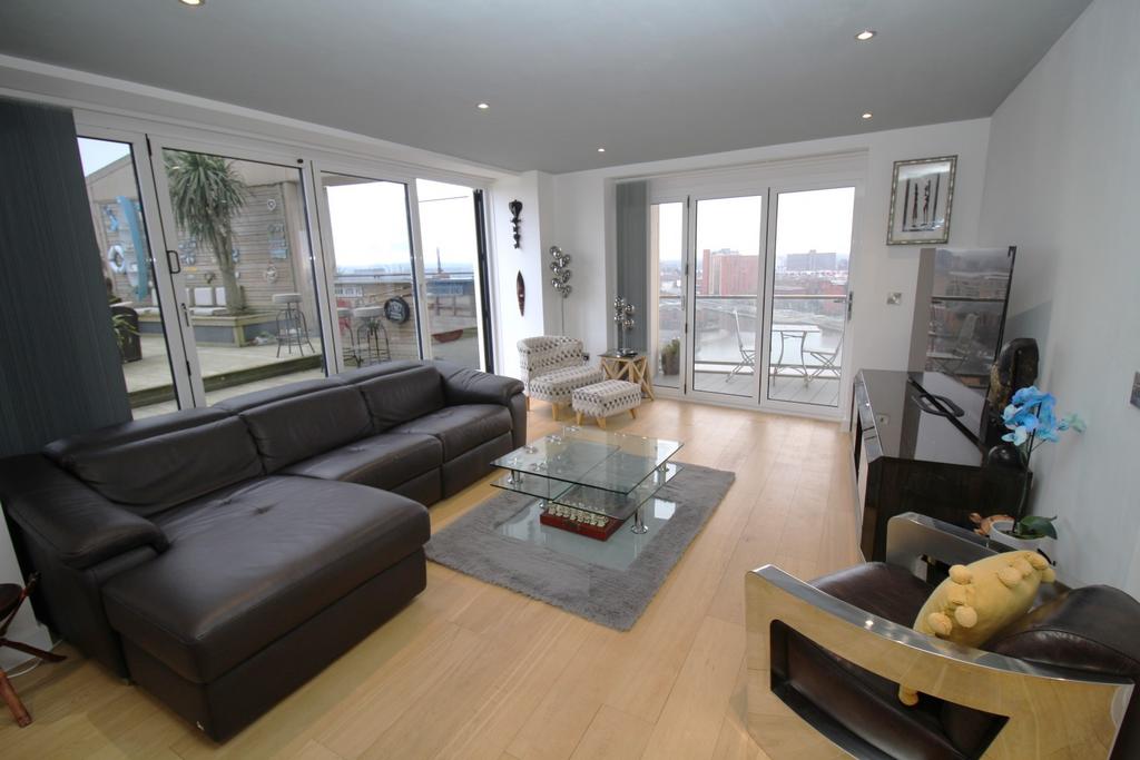 Sovereign Point, 31 The Quays... 2 bed apartment - £3,000 pcm (£692 pw)