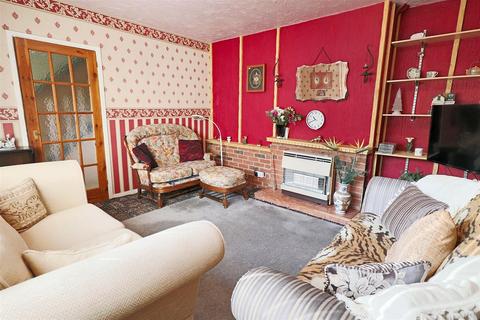 Ferndale Avenue, Lowestoft 3 bed detached bungalow - £200,000