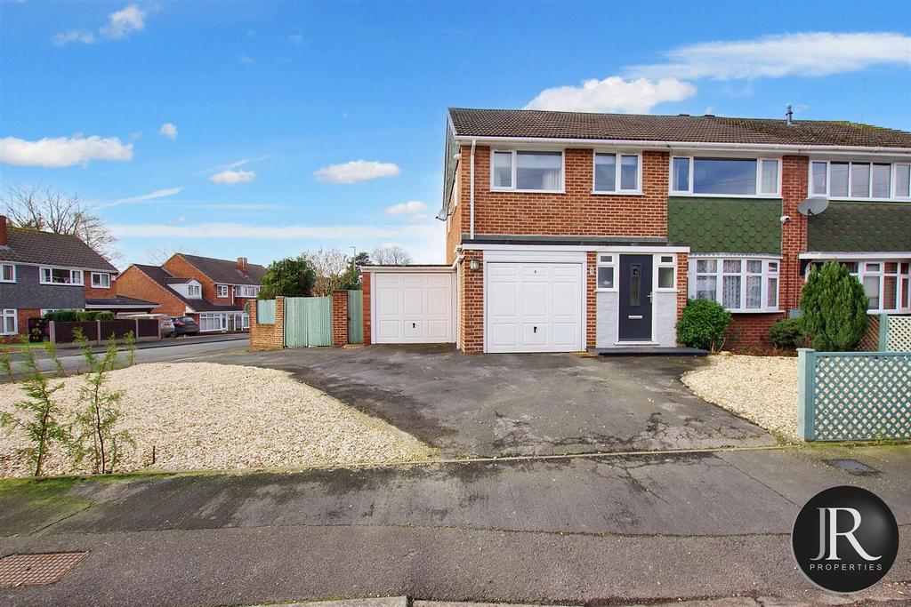 Rishworth Avenue, Rugeley WS15 5 bed semi-detached house - £350,000