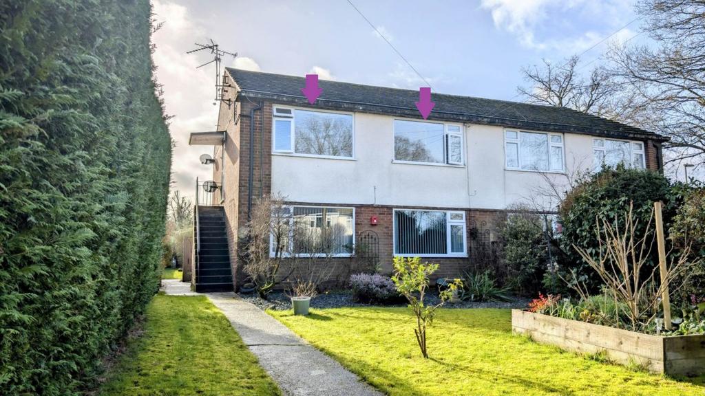 Washford Close, Bordon GU35 2 bed maisonette - £235,000