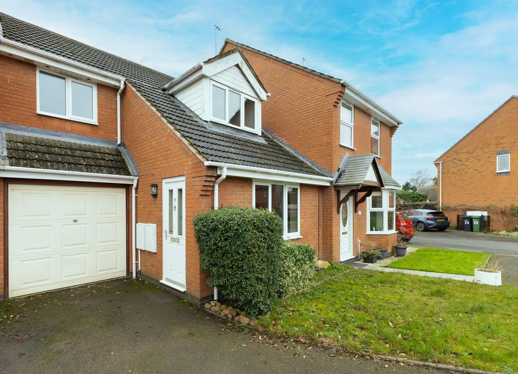 Chestnut Close, Lower Moor, WR10 3 bed terraced house - £1,250 pcm (£ ...