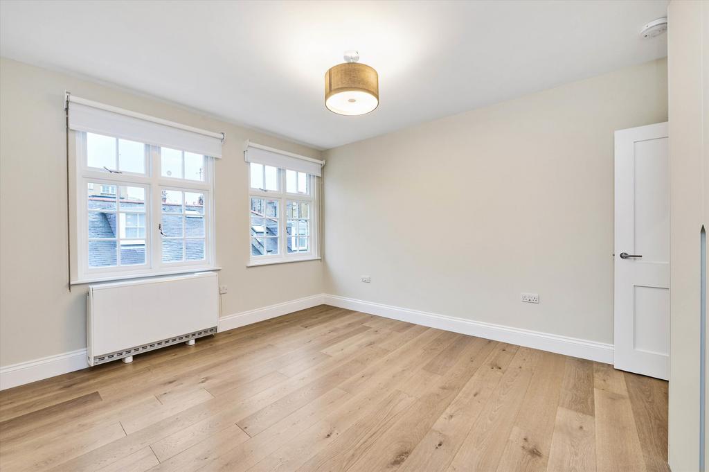Weymouth Mews, London, W1G 2 bed flat - £3,575 pcm (£825 pw)