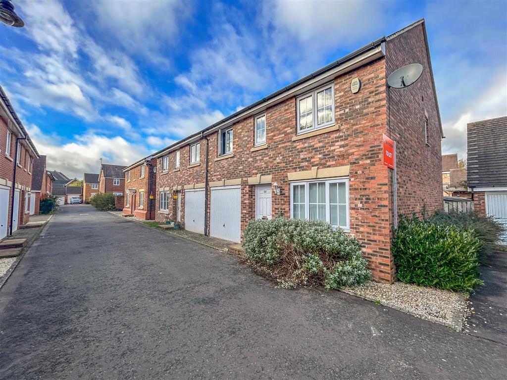 Chipchase Mews, Melbury, Gosforth 4 bed semi-detached house - £1,100 ...