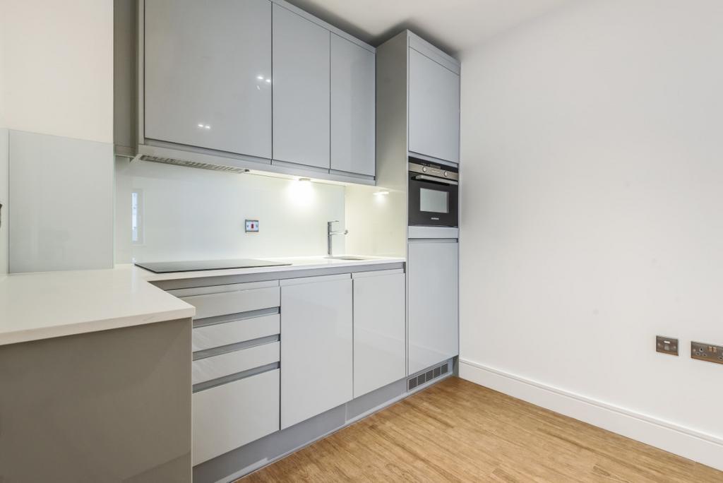 Red Lion Square Wandsworth SW18 2 bed flat - £2,100 pcm (£485 pw)