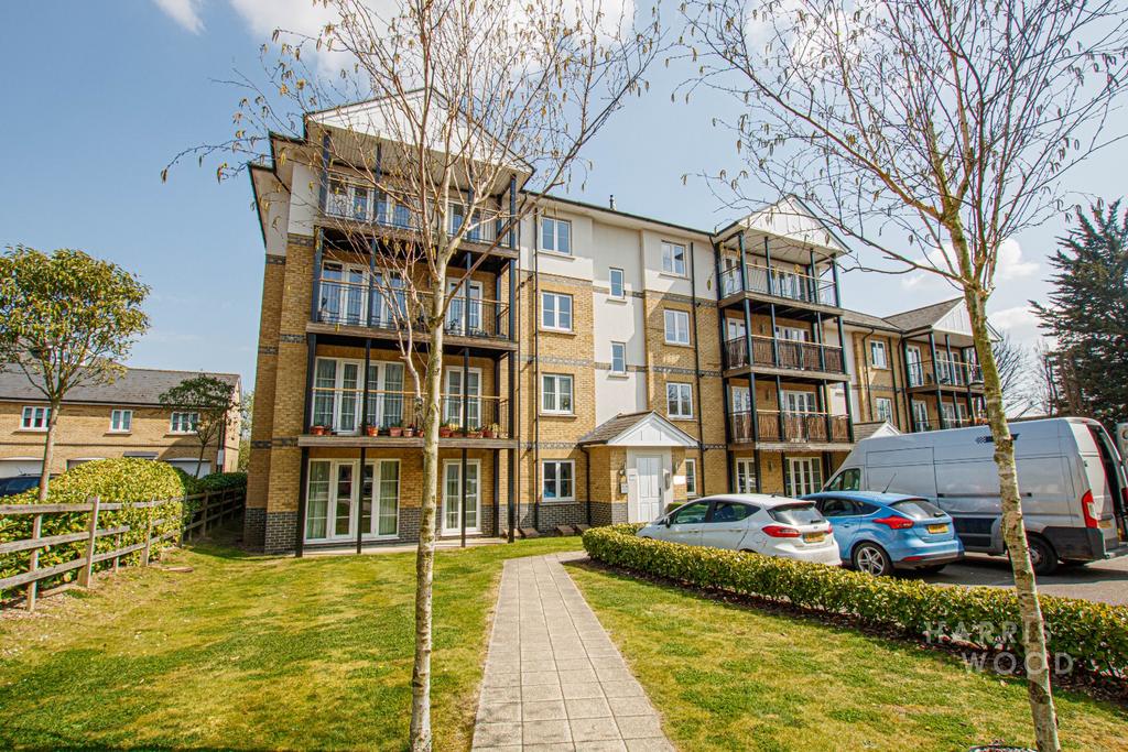 Clarendon Way, Colchester, Essex, CO1 2 bed apartment - £170,000