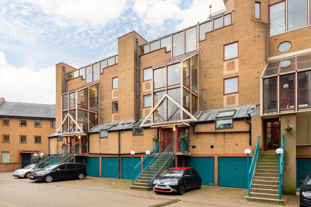 Asher Way, London E1W 3 bed flat - £800,000