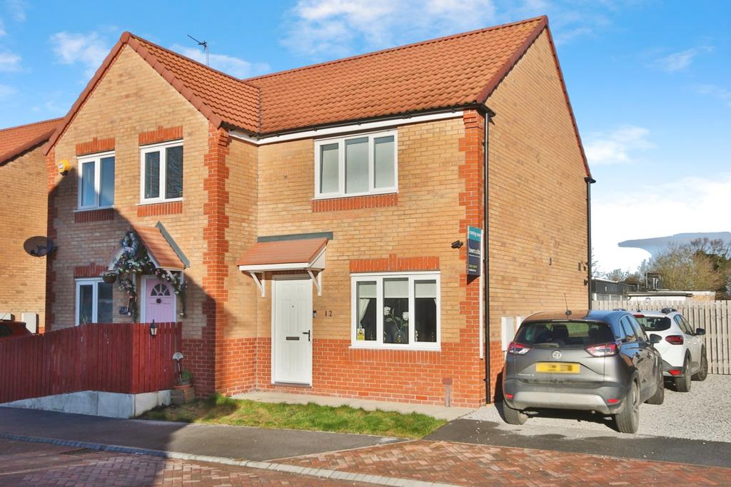 Bromby Grove, Hull, East Riding of... 2 bed semi-detached house - £125,000