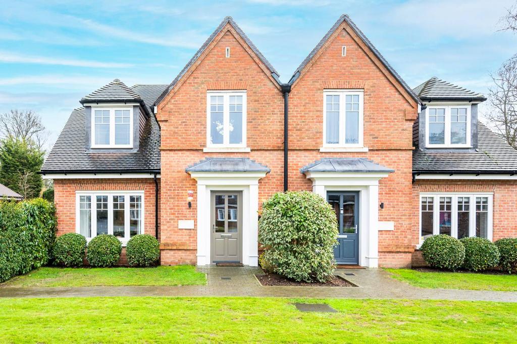 Flexlands Place, Chobham, WOKING, GU24 2 bed semi-detached house for ...