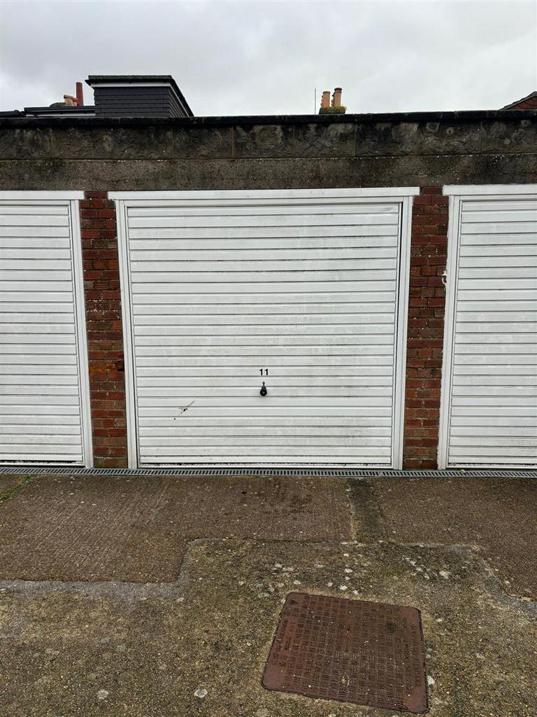 Upper Hamilton Road, Brighton Garage to rent - £200 pcm (£46 pw)