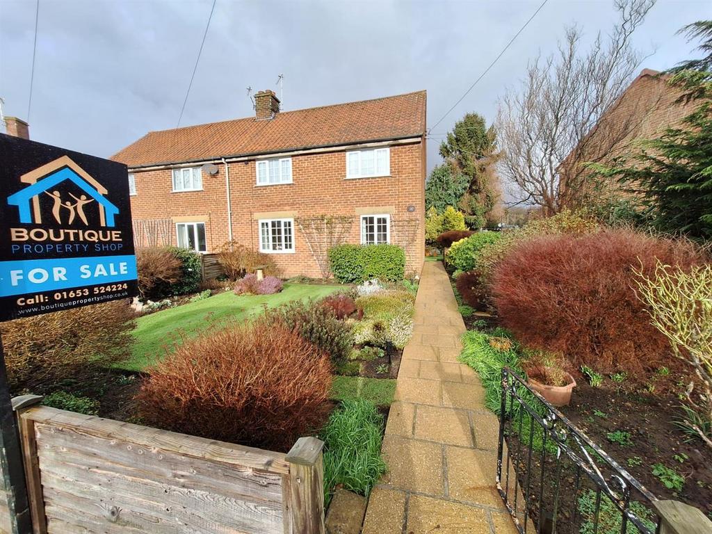 Station Road, York YO62 3 bed semi-detached house - £250,000