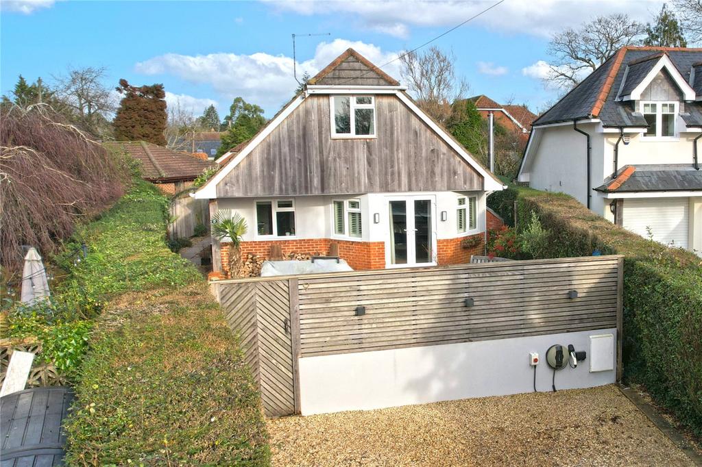 Prospect Road, Rowledge, Farnham... 4 bed detached house - £1,100,000