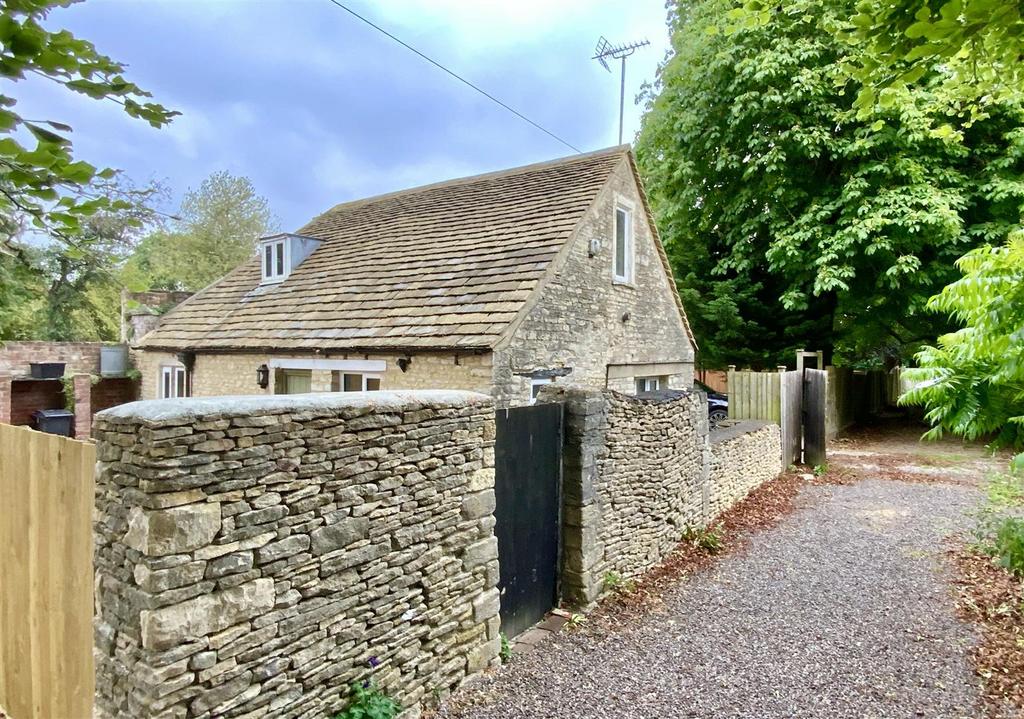 Querns lane, Cirencester 2 bed detached house - £425,000