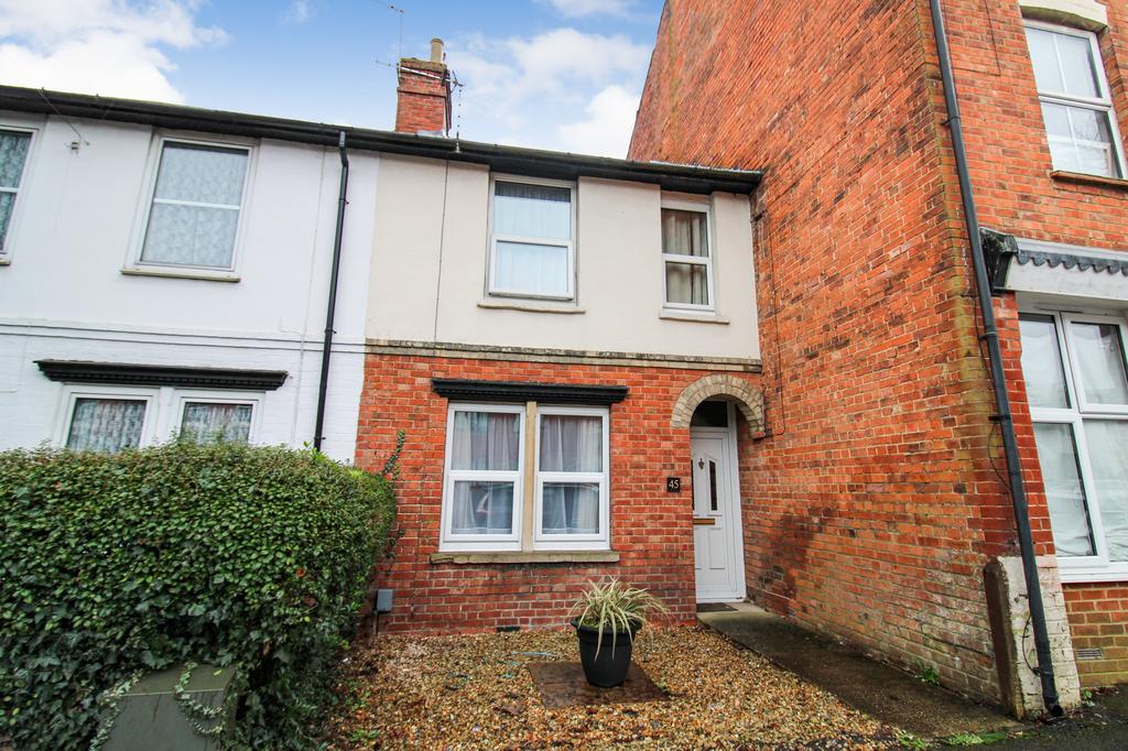 Queens Road, Farnborough, GU14 3 bed terraced house - £330,000