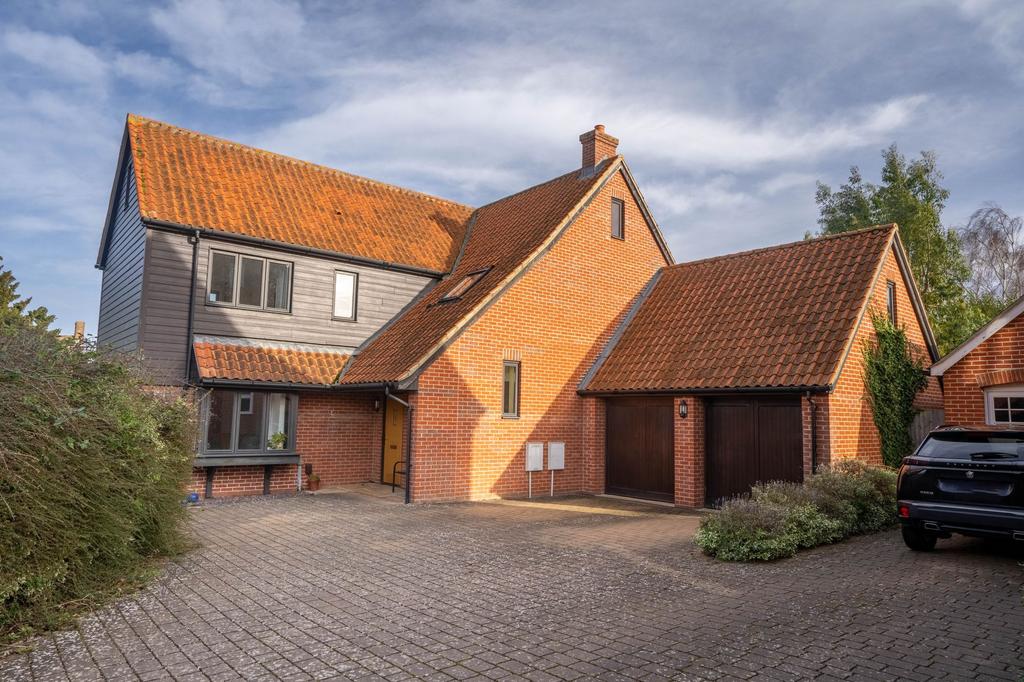 James Wadsworth Close, Over, CB24 4 bed detached house - £595,000