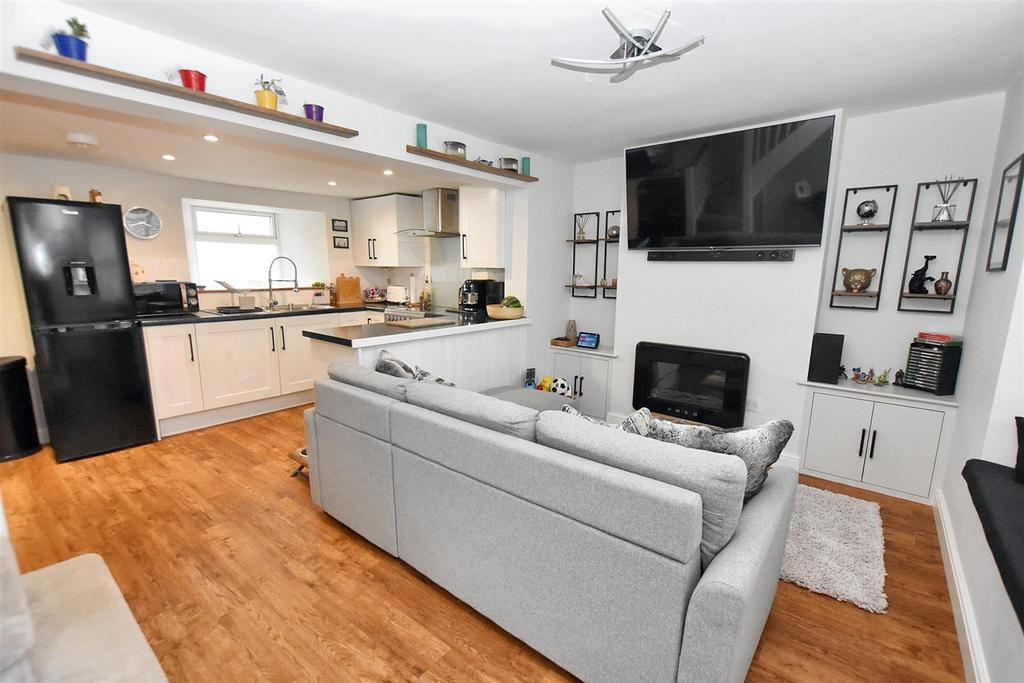 College Street, Camborne 2 bed terraced house for sale - £190,000