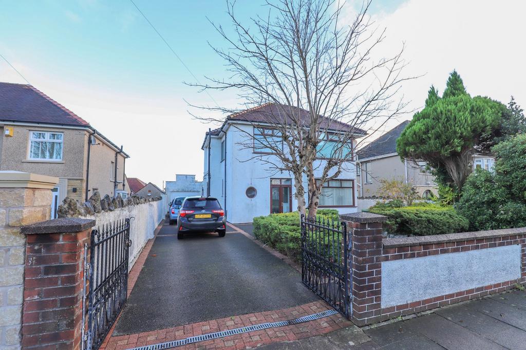 Broadway, Morecambe 4 bed detached house - £410,000