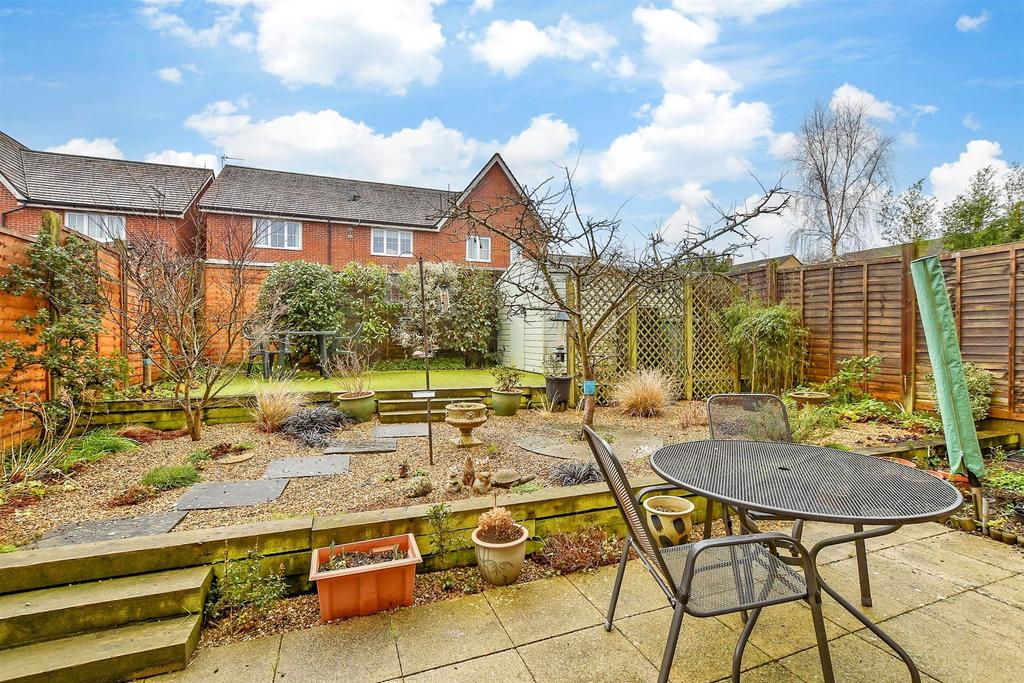 Roman Lane, Horsham RH13 4 bed link detached house for sale - £346,500