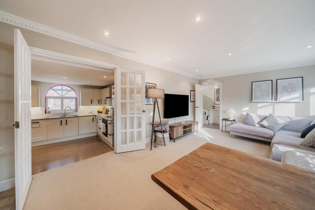 Oldridge Road, Balham, London, SW12 2 bed flat - £784,000