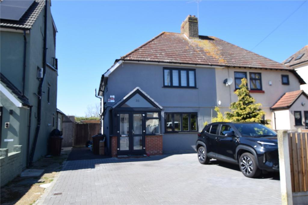 West Road, Chadwell Heath, Romford, RM6 3 bed semi-detached house - £ ...