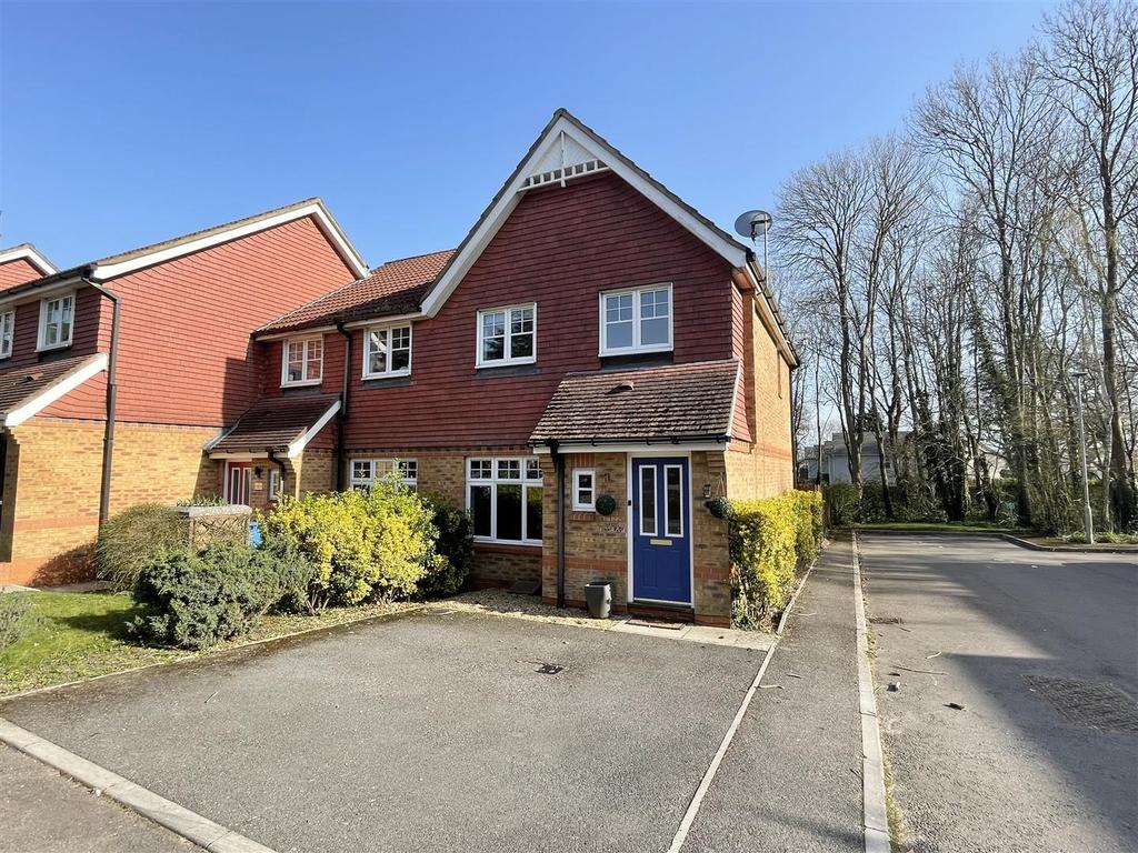St. Michaels Close, Poole BH15 3 bed end of terrace house - £339,950