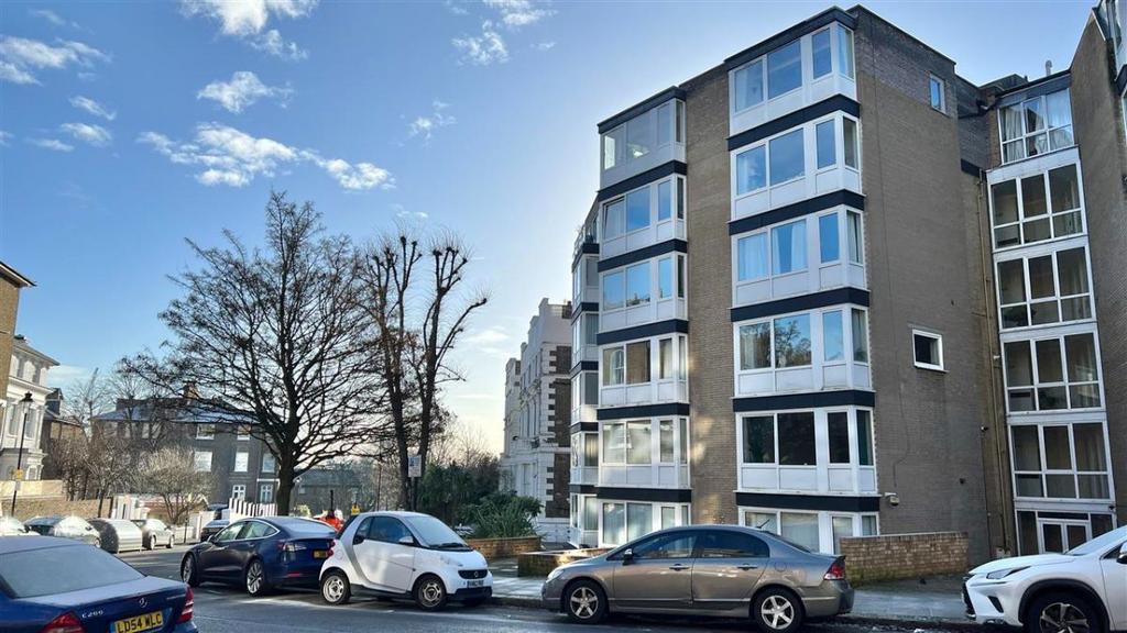 London NW3 Studio - £1,625 pcm (£375 pw)