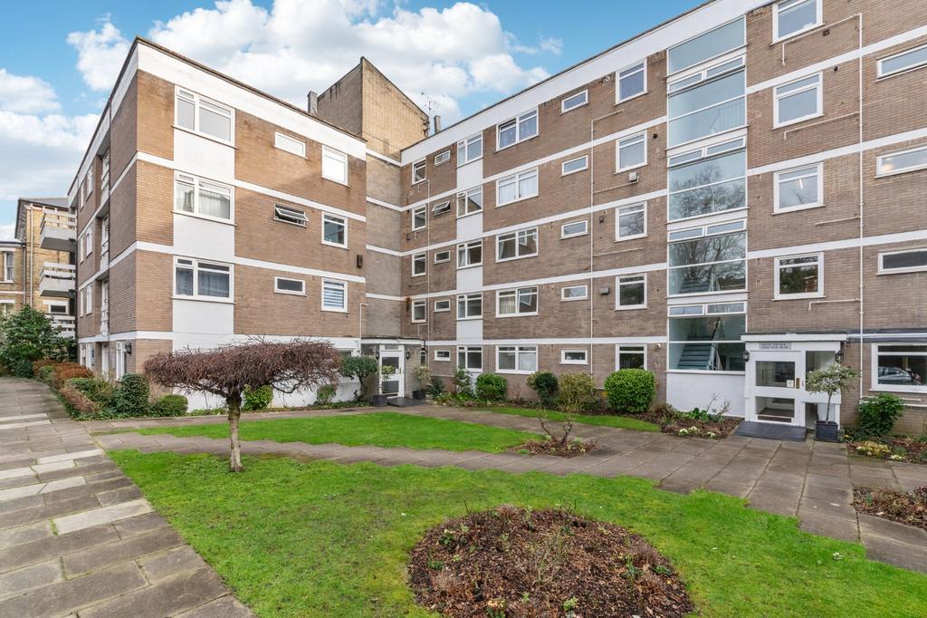 Carlton Drive, Putney, London 1 bed flat - £1,800 pcm (£415 pw)