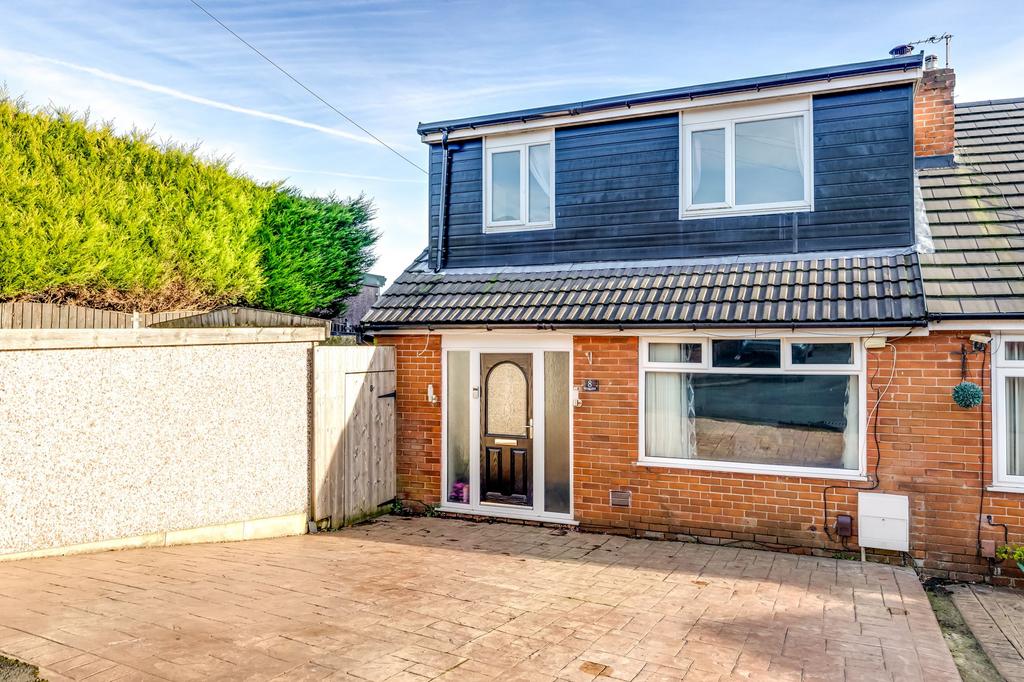 Lincoln Drive, Wigan WN2 4 bed semi-detached house for sale - £260,000