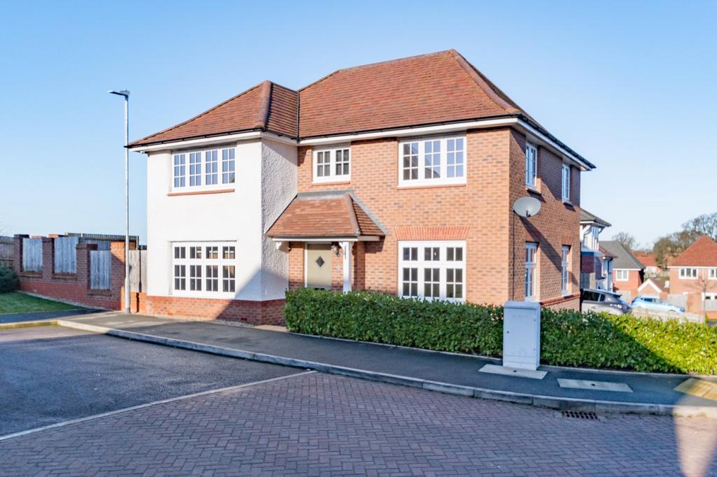 Fairfield Drive, Webheath, Redditch... 4 bed detached house - £1,700 ...