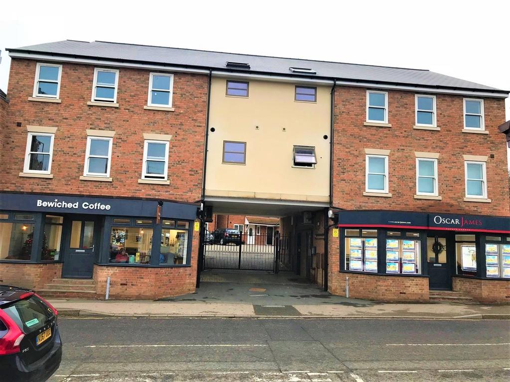 High Street, Burton Latimer 2 bed maisonette - £975 pcm (£225 pw)
