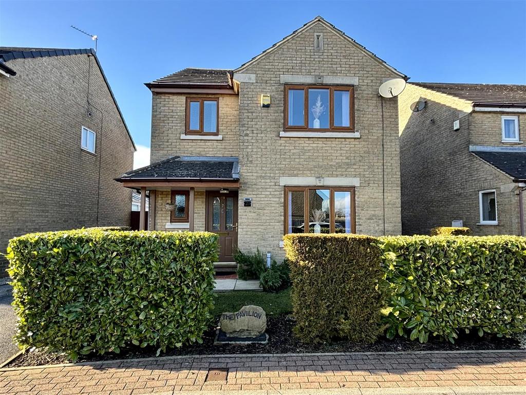 Lewis Close, Bradford BD13 3 bed detached house - £245,000
