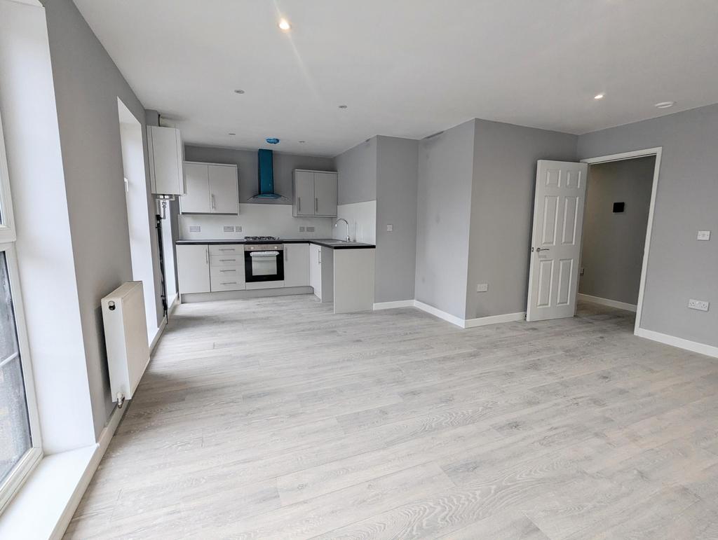 Queen Street, Kettering, NN16 2 bed flat - £925 pcm (£213 pw)