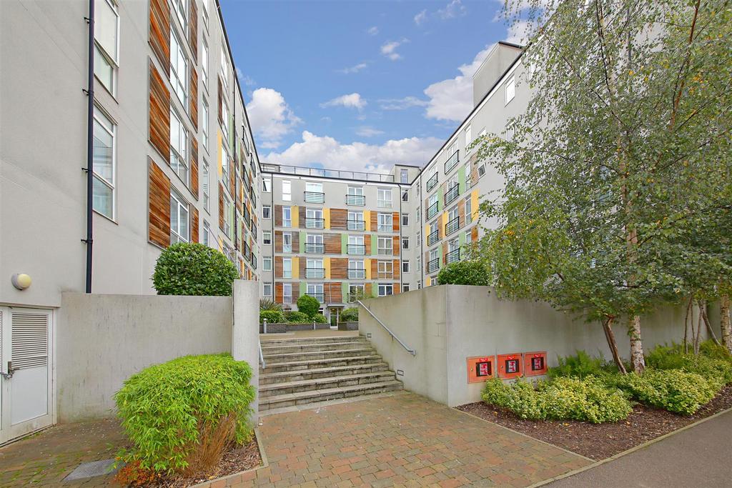 Maxwell Road, Borehamwood 1 bed flat for sale - £249,950