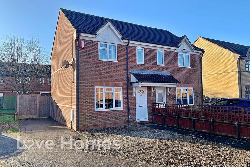 The Paddocks, Flitwick 3 bed semi-detached house - £325,000
