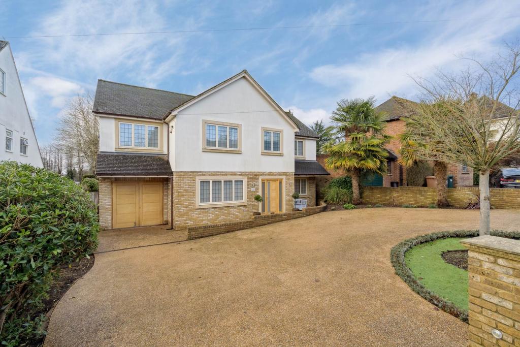 Highfield Way, Rickmansworth 5 bed detached house - £5,250 pcm (£1,212 pw)