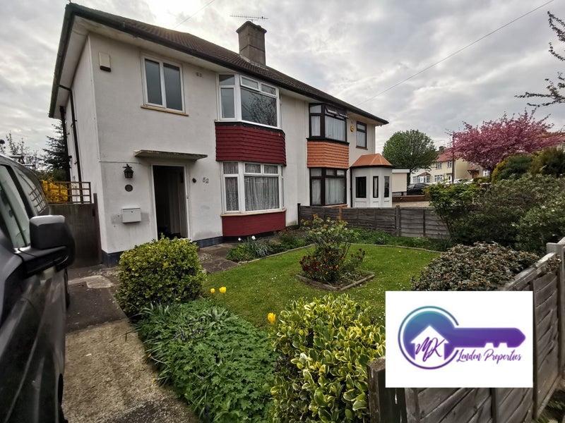 London NW4 3 bed flat - £2,600 pcm (£600 pw)