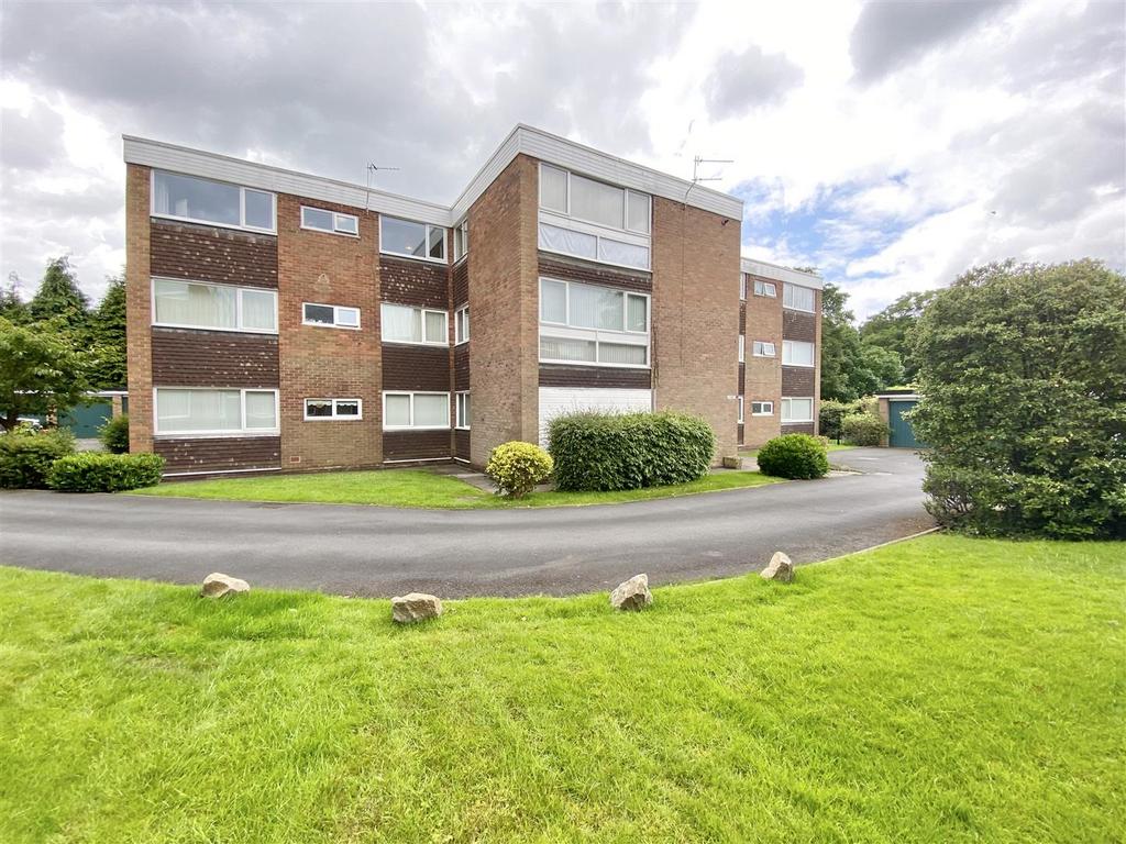 Lacey Court, Wilmslow 2 bed flat - £1,200 pcm (£277 pw)