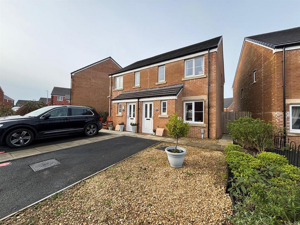 Ffordd Y Glowyr, Carway, Kidwelly 2 bed semi-detached house for sale ...