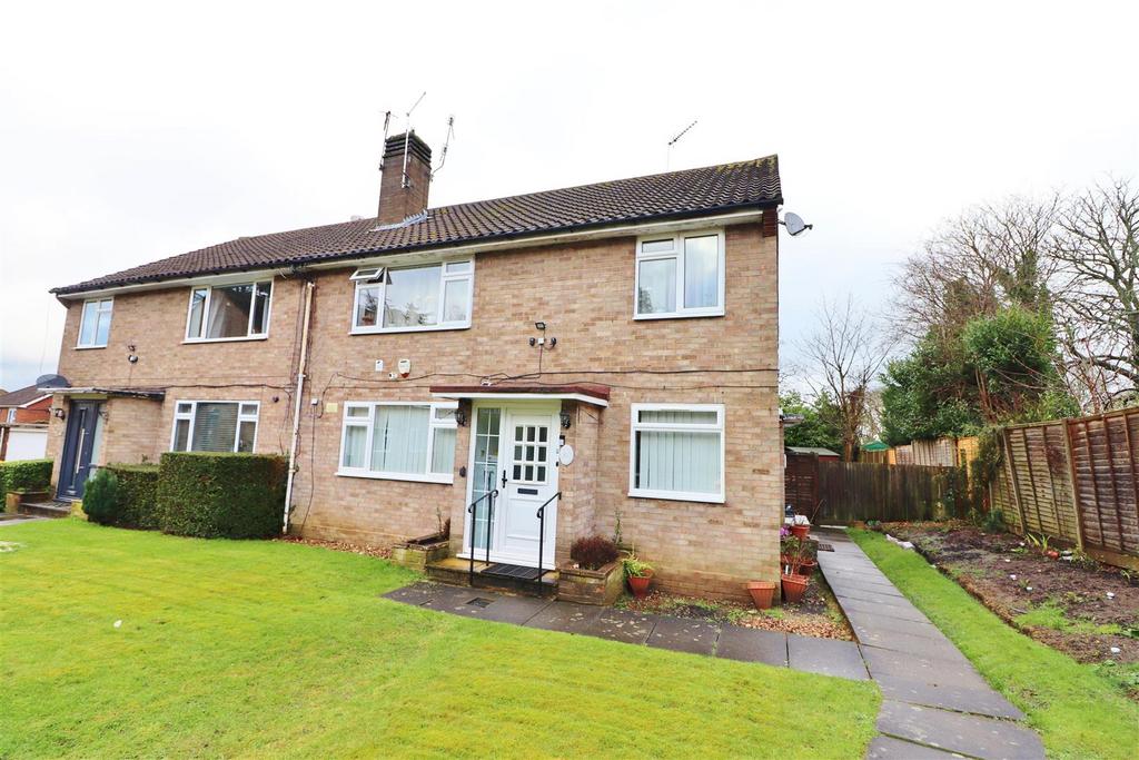 Barnet Lane, Elstree 2 bed maisonette - £1,650 pcm (£381 pw)