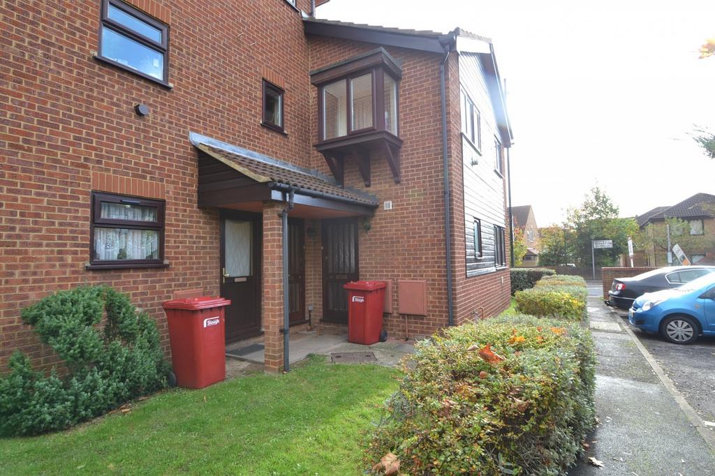 Mountbatten Close, Slough, Berkshire... Studio - £1,050 pcm (£242 pw)