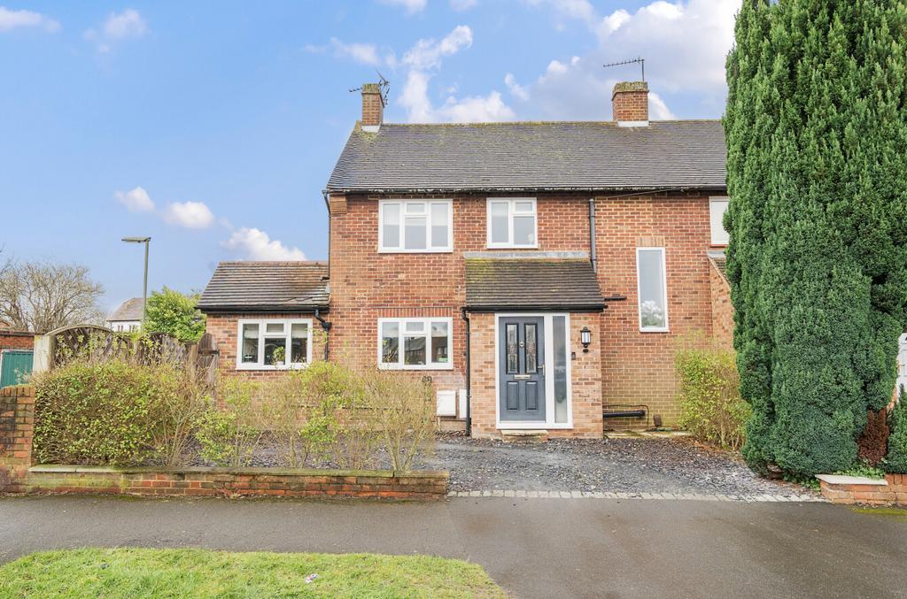 Wyndham Avenue, Cobham, Surrey... 3 bed semi-detached house - £650,000