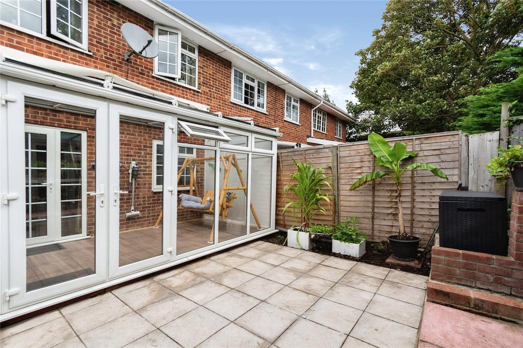 Turpin Way, Wallington SM6 4 bed terraced house - £510,000