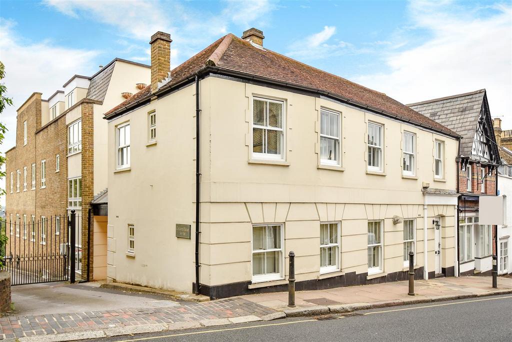 Chiltern House, 54 - 56 High Street... 3 bed flat to rent - £2,300 pcm ...